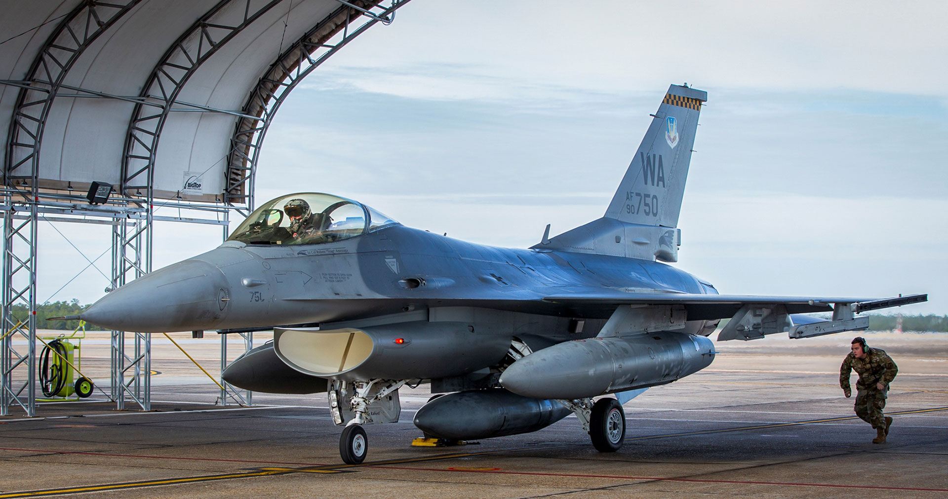 F-16s to Be Modified for Autonomous Testing | Lockheed Martin