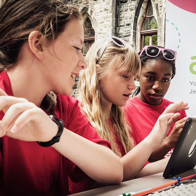 Robin Whiteley's Instagram, Twitter & Facebook on IDCrawl